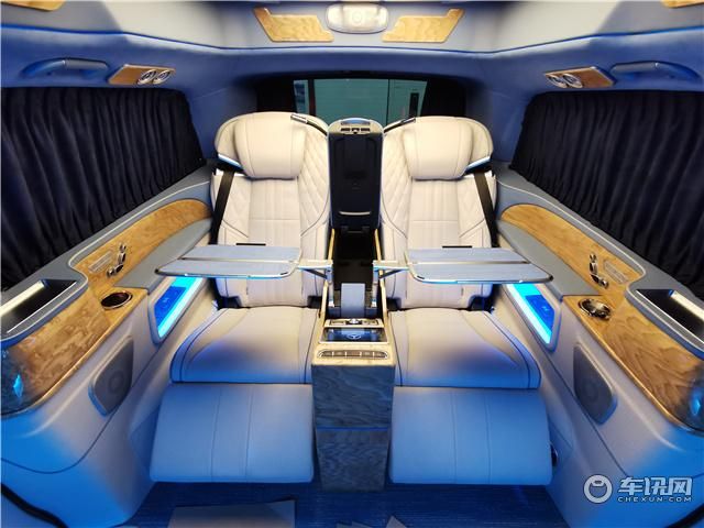 奔驰V260L首发豪客V600四座商务车，给你一个豪华头等舱