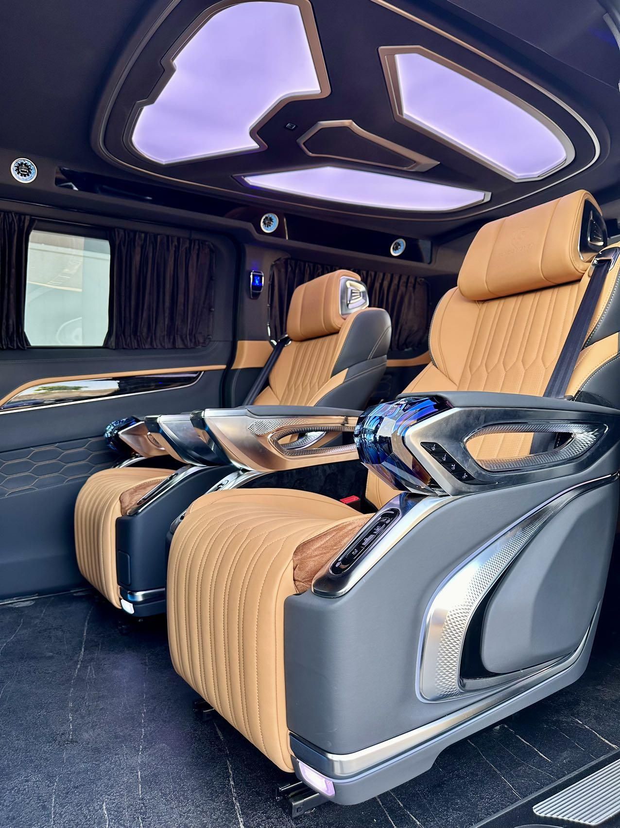 福特黑曼巴龙鳞版MPV震撼登场：速度与力量的极致演绎