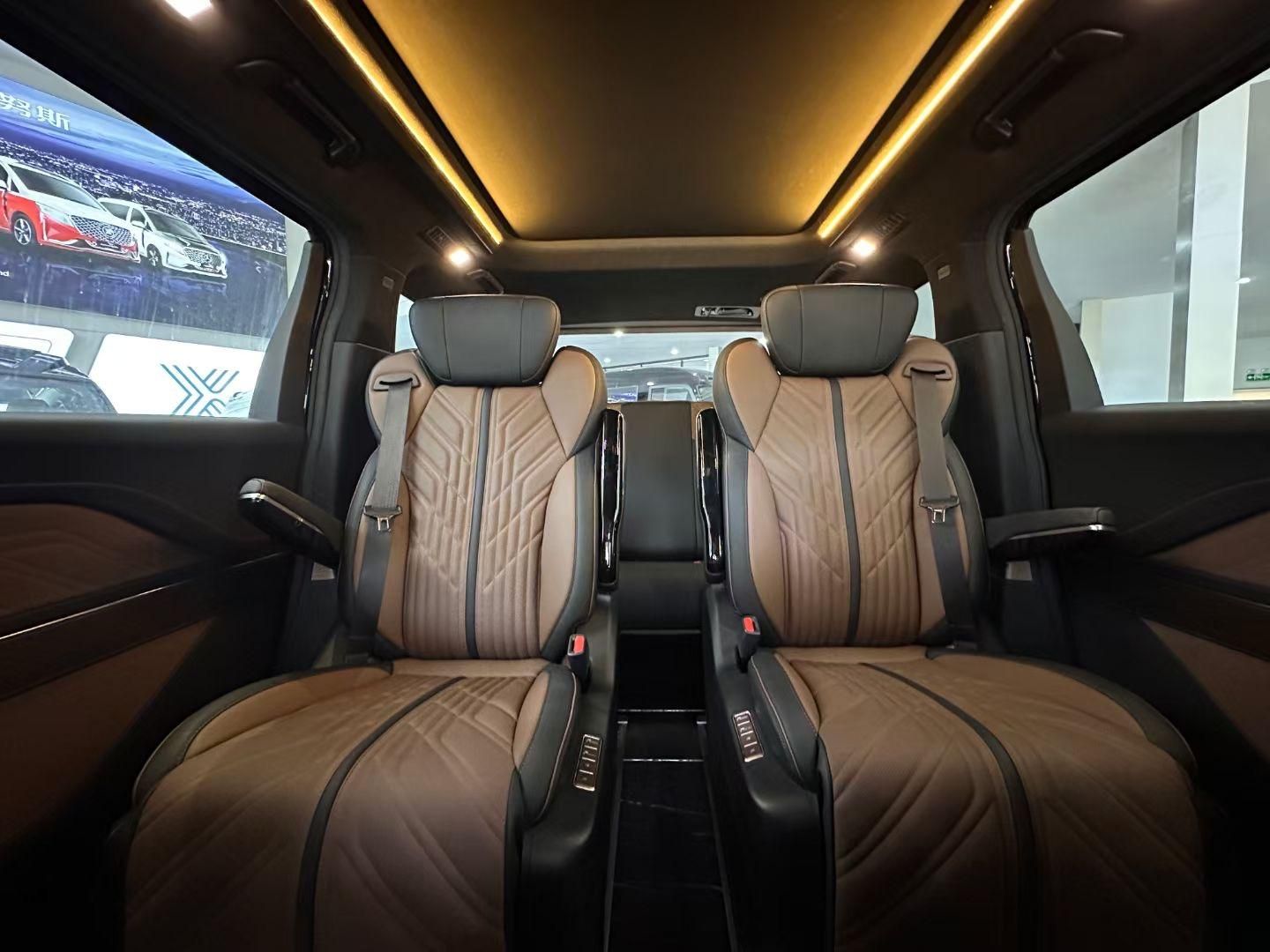 一汽纵横家MPV：商务与家庭的完美平衡