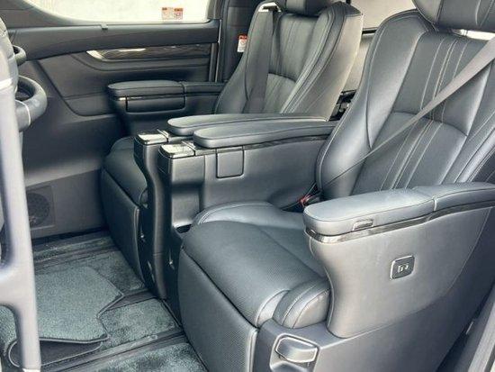 23款雷克萨斯LM300h港口现车年底优惠出售 可全国分期