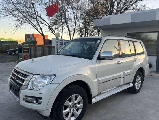 22款三菱帕杰罗V93国六3.0现车29万起售分期首付5万起