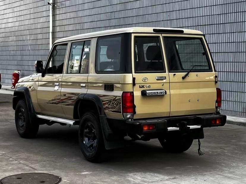 平行进口丰田LC76有不死鸟之称裸车报价50多万